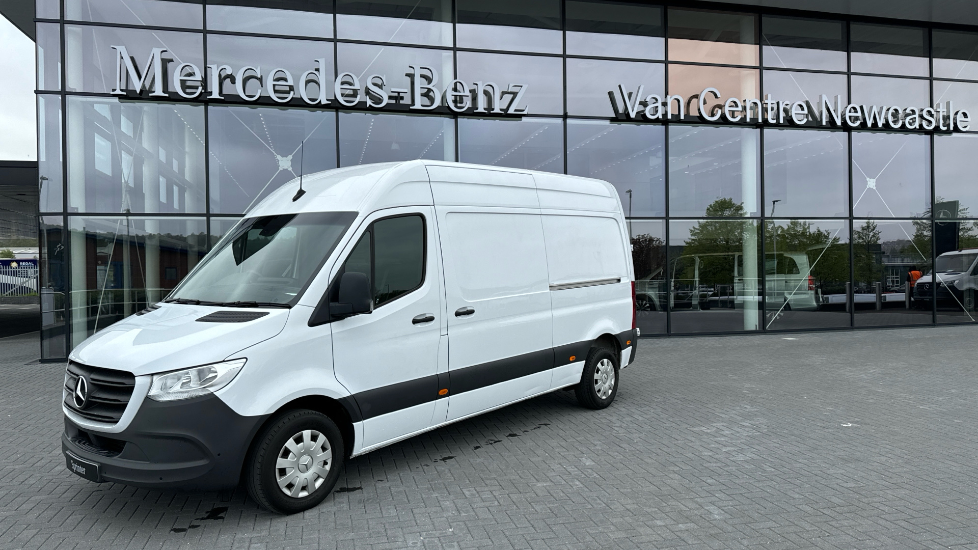 N-513726/NK23YNZ - Bell Truck and Van