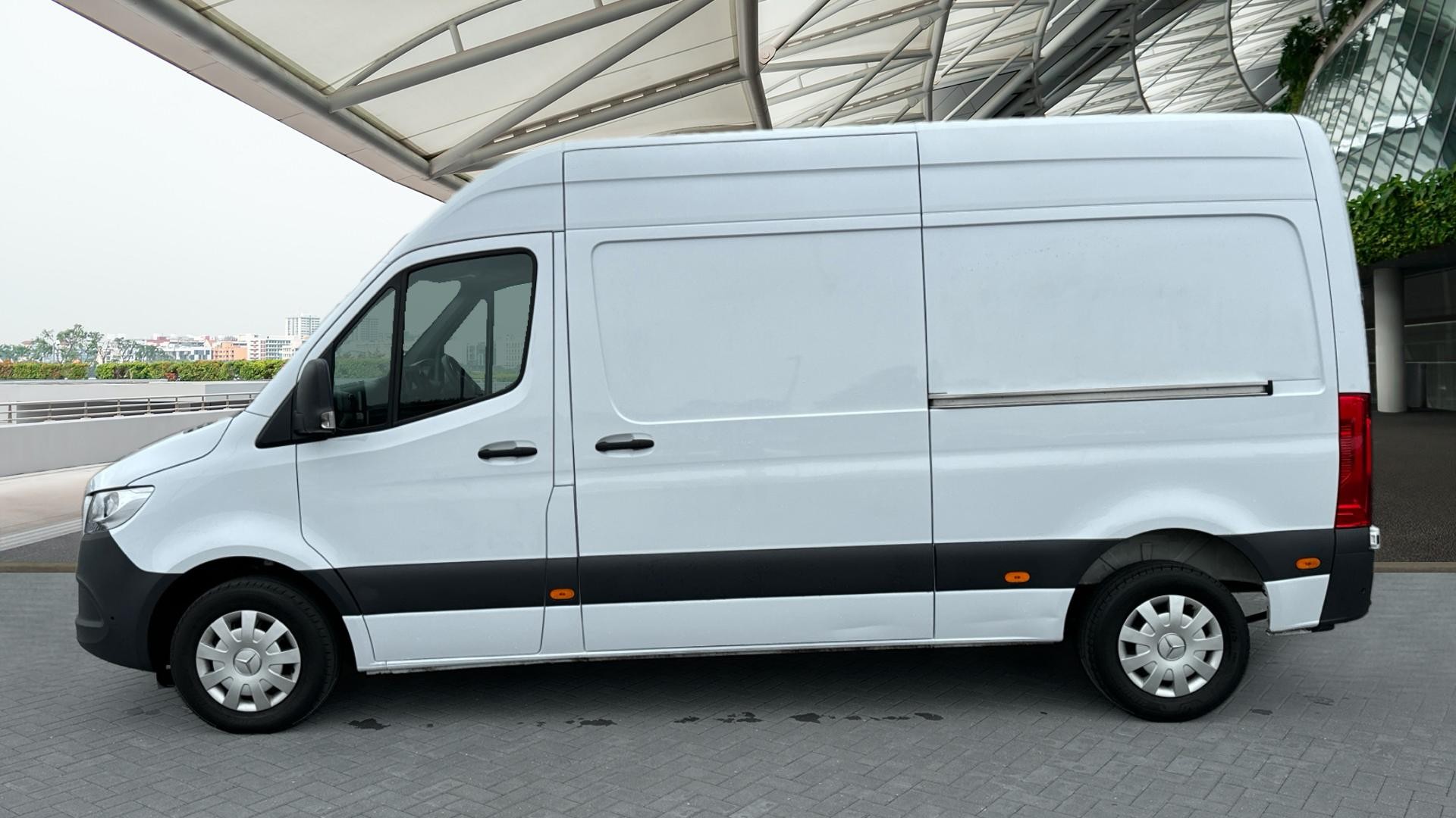 N-513726/NK23YNZ - Bell Truck and Van