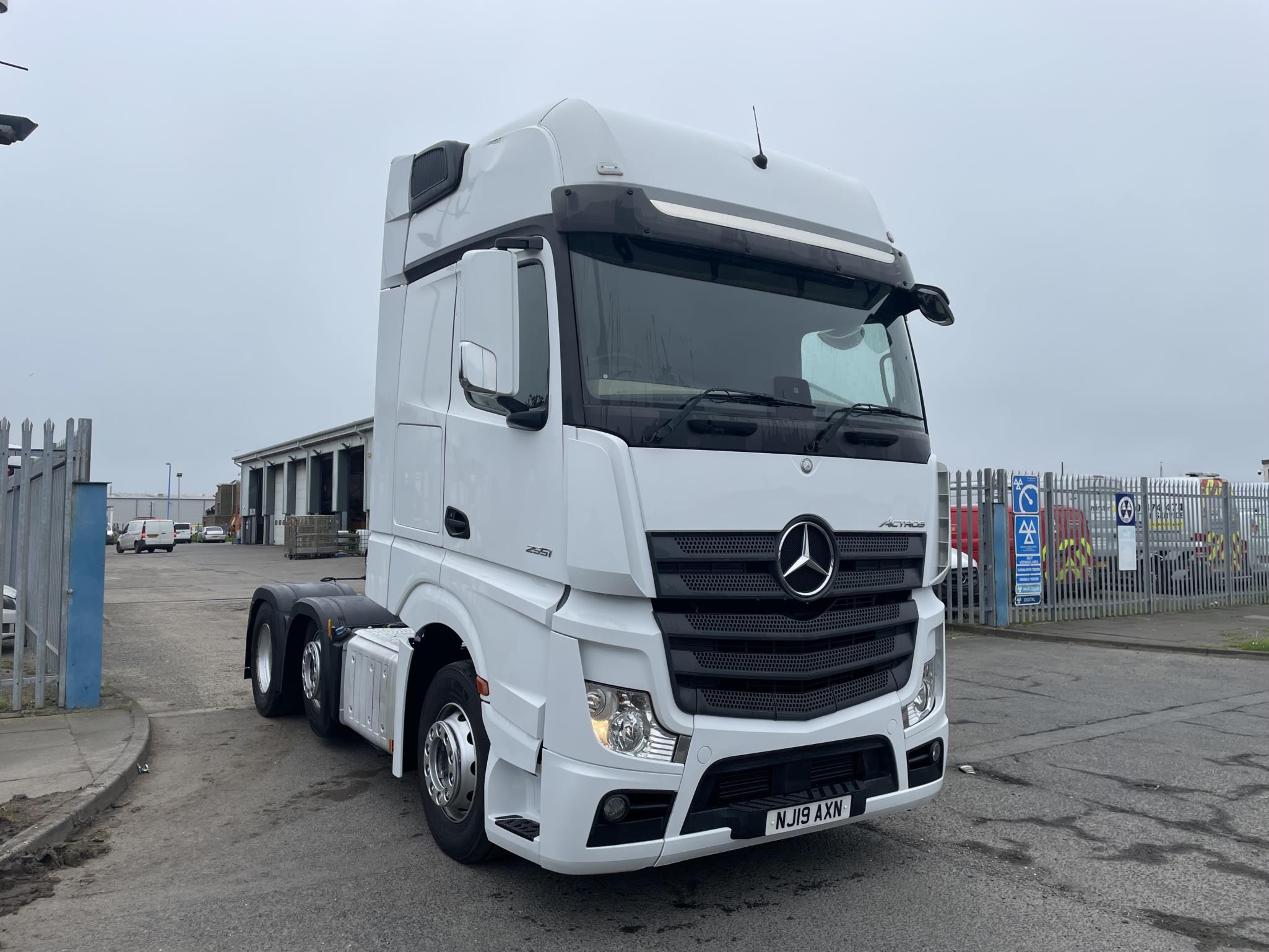 Mercedes-Benz Actros 2551LS GigaSpace
