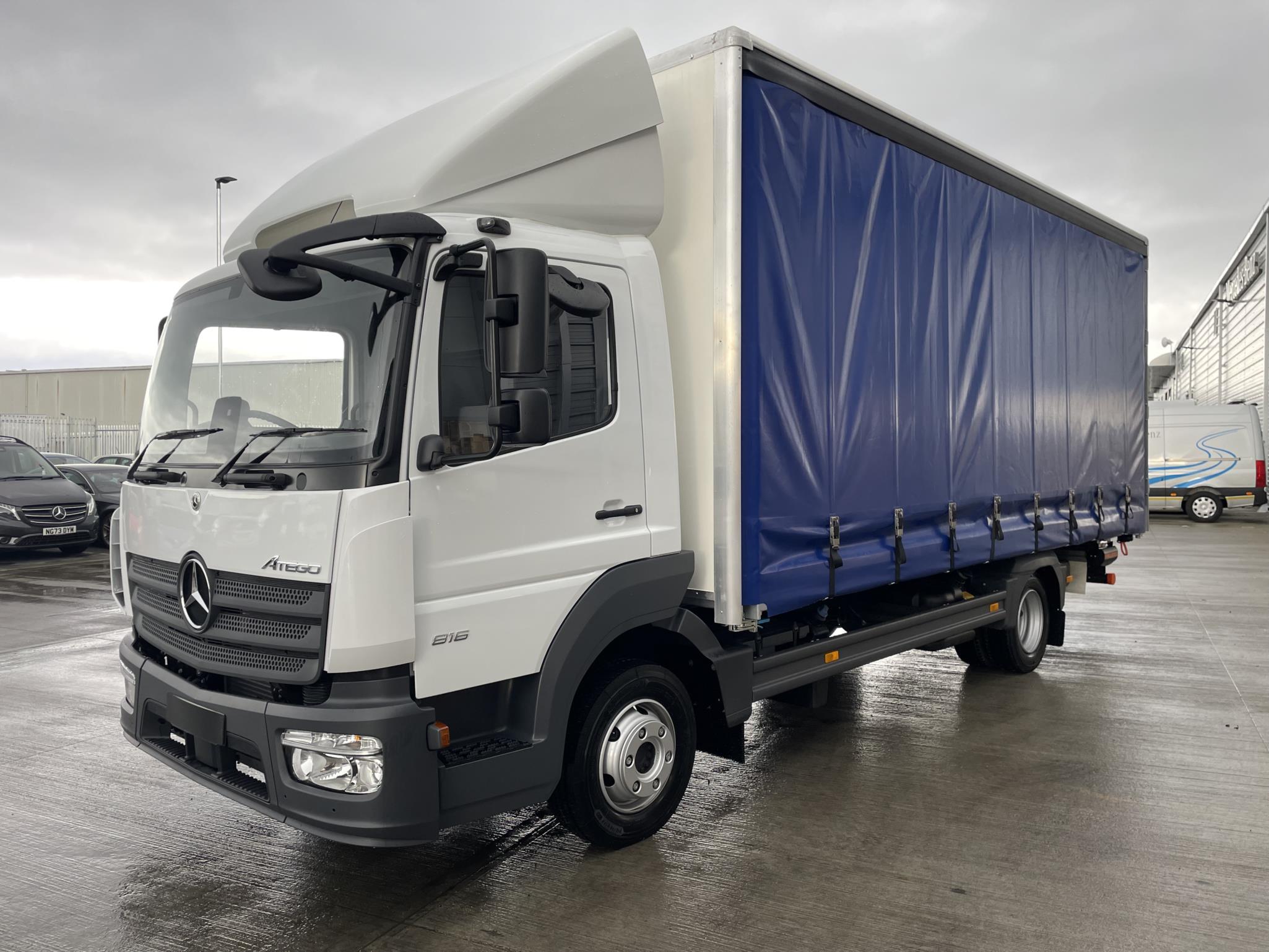 White Lorry WSI White Line Volvo FH4 Globetrotter XL Refrigerated