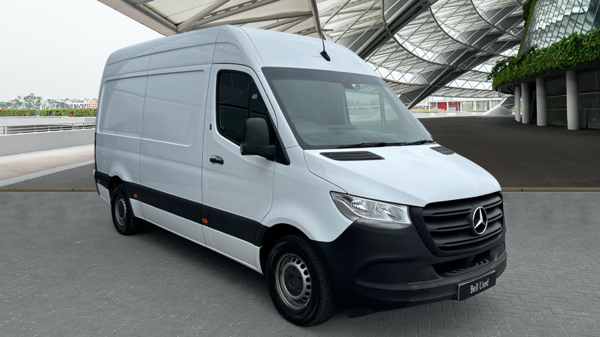 N-47685/NA70YJE - Bell Truck and Van