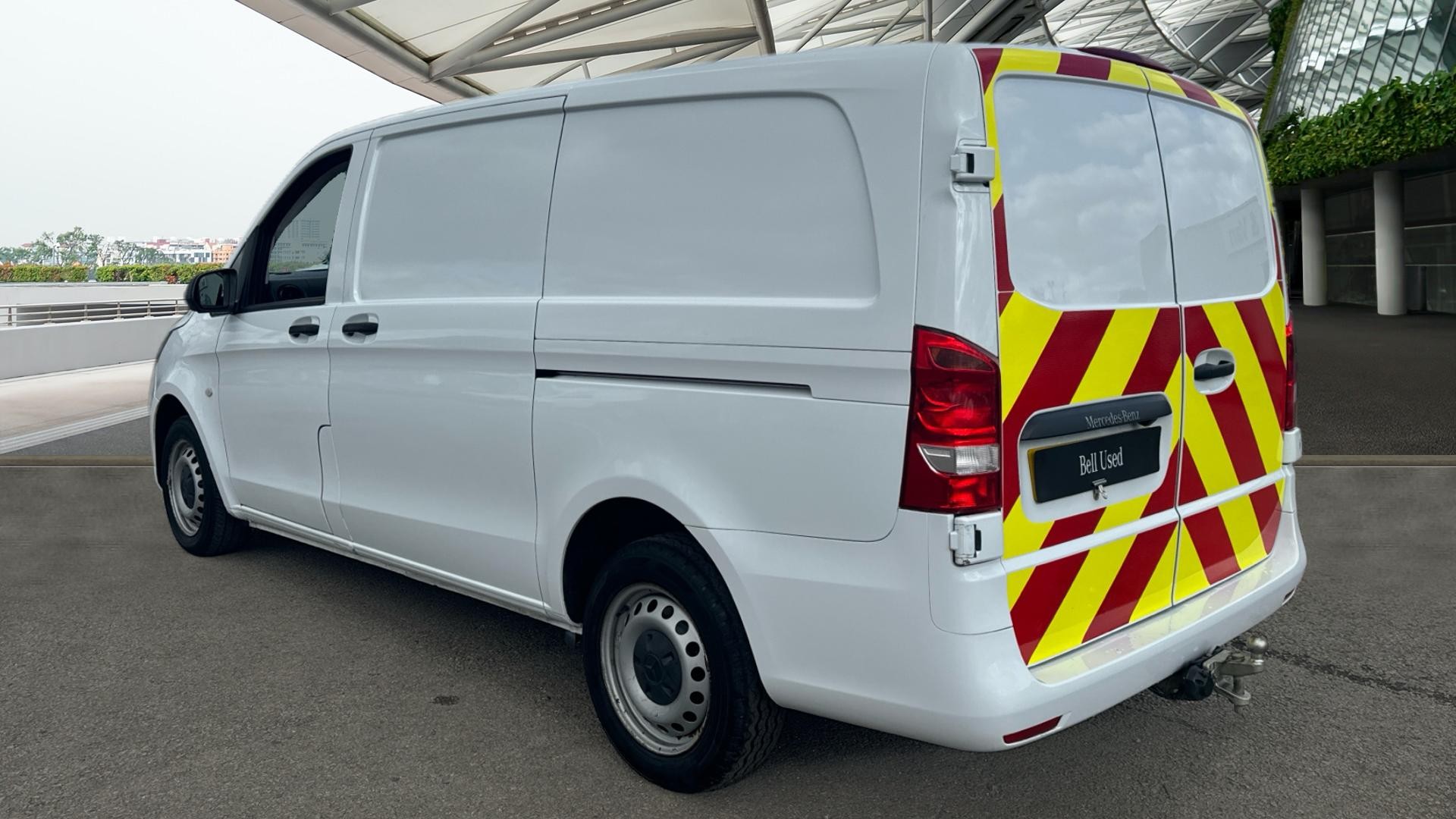 N-61864/NK71YMS - Bell Truck and Van