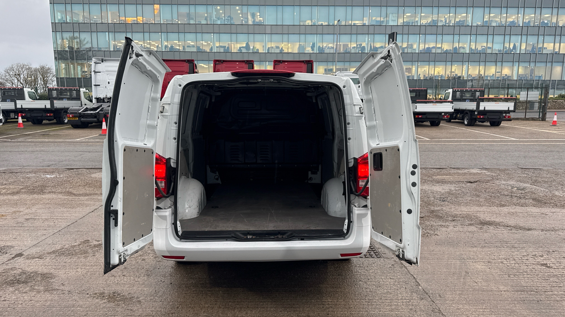 A-65174/SV21LFD - Bell Truck and Van